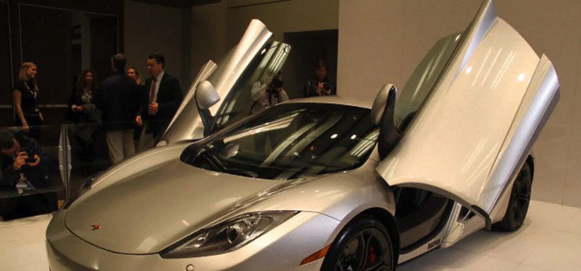 Бейзболист превърна своето P1 в хамелеон | Profit.bg