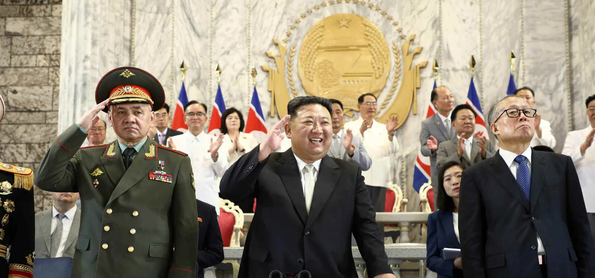 Ким Чен Ун показа новите си оръжия на Русия и Китай Profit Bg