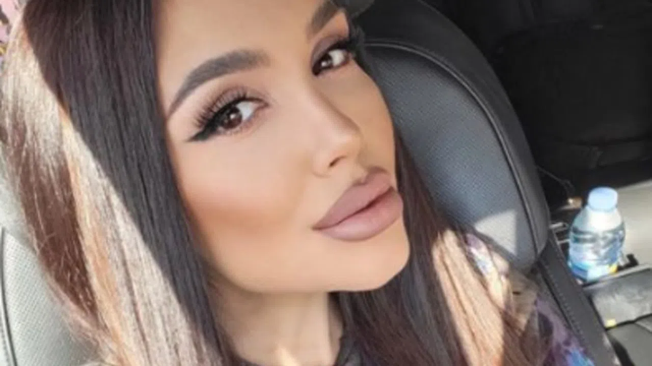 Какво се случва Яница легна гола сред банани снимки Звезди Woman Bg