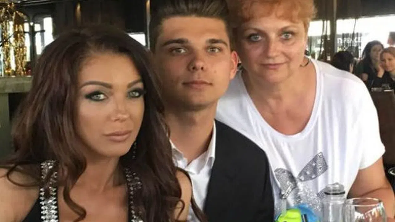 Синът на Емануела вече е абитуриент Новини Woman Bg