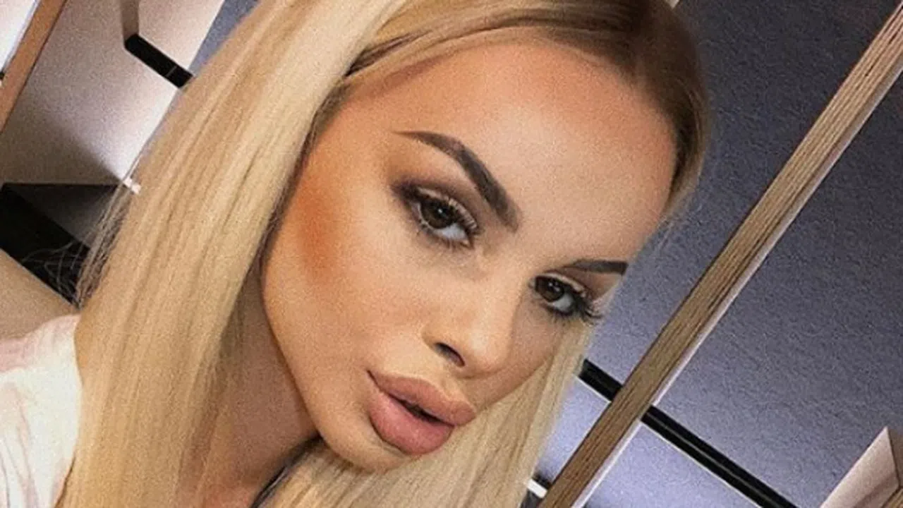 Сузанита се пусна гола от тоалетната Новини Womanbg
