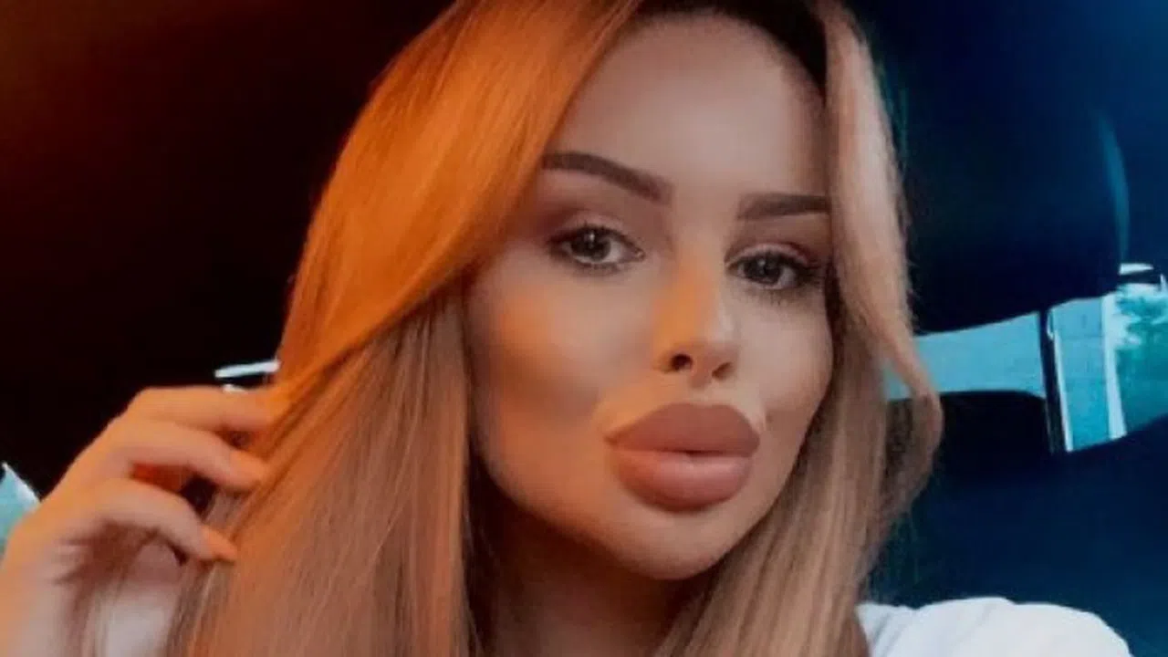 Сузанита пак се нарисува Този път на много секси място Новини Womanbg
