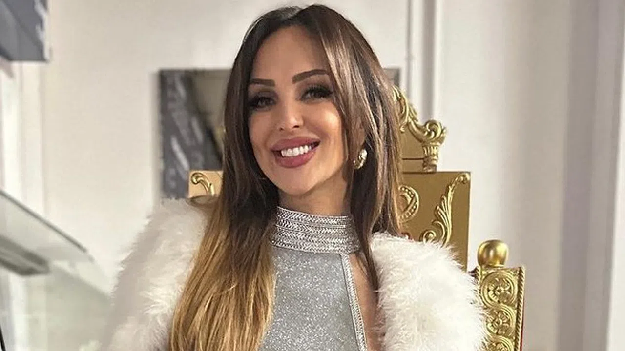 Няма да повярвате къде е Глория и какво има на рамото си СНИМКИ
