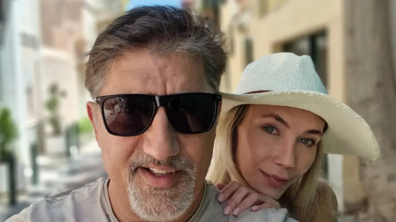 Манекенката Райна Караянева държи изкъсо половинката си Башар Рахал