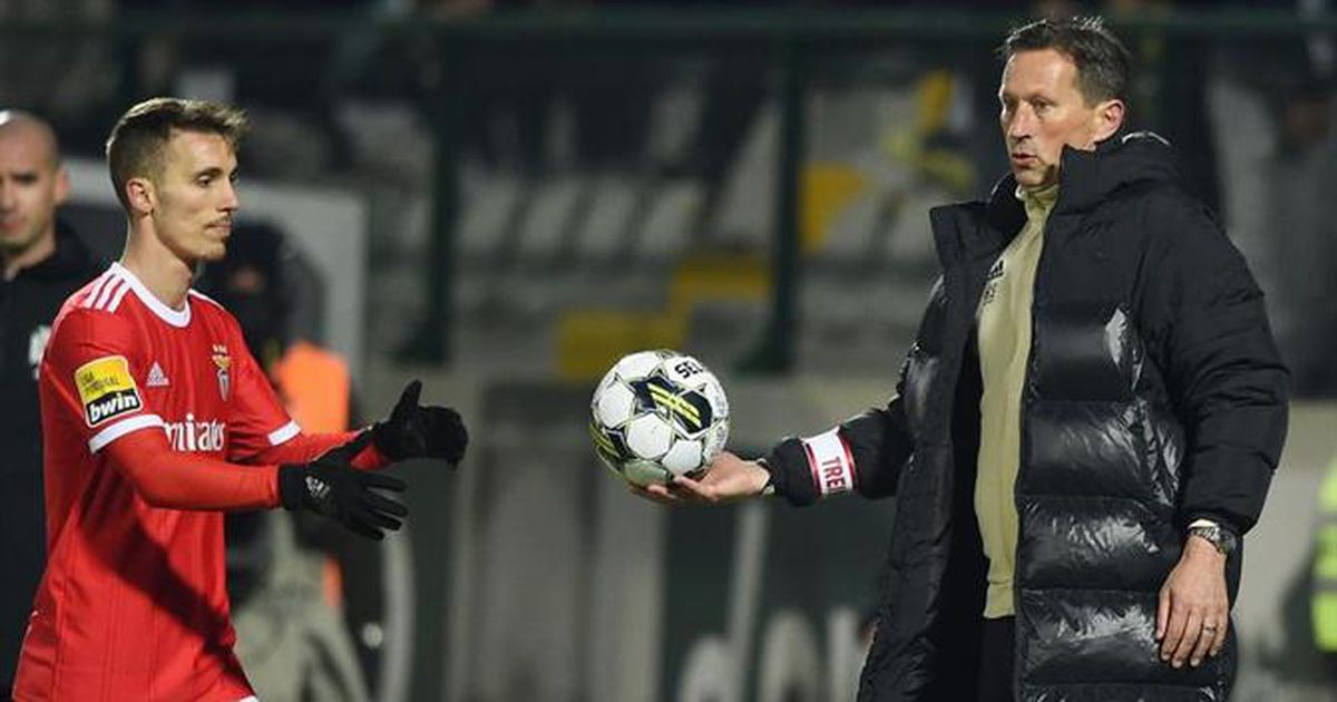 Sondagem: Para o Benfica, mais importante do que renovar com Grimaldo é renovar com Schmidt ...