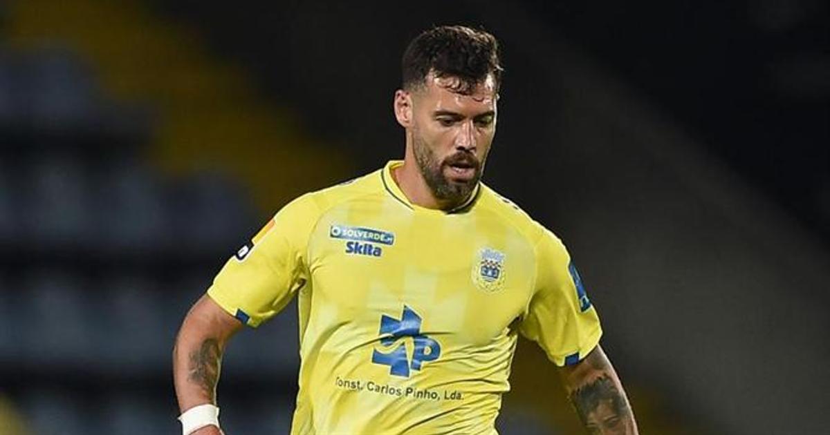 Mais duas épocas para David Simão | A Bola