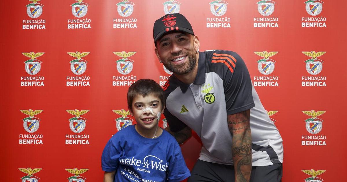 A criança que se emocionou ao conhecer os jogadores do Benfica (vídeo ...