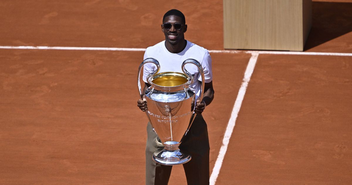 Dembélé apresenta o troféu da Champions em Roland Garros (vídeo) | A Bola