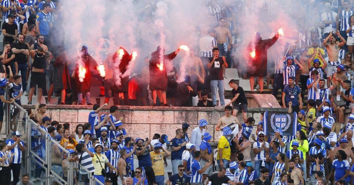 Ultras do FC Porto lançaram petardos junto ao hotel da Roma | A Bola
