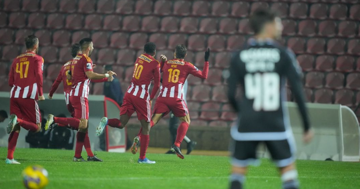 Nené oferece os três pontos ao AVS frente ao Benfica B | A Bola