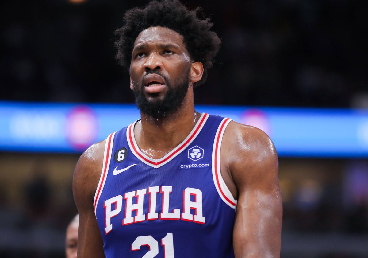 Joel Embiid vai ser operado ao joelho esquerdo e tem época em risco ...