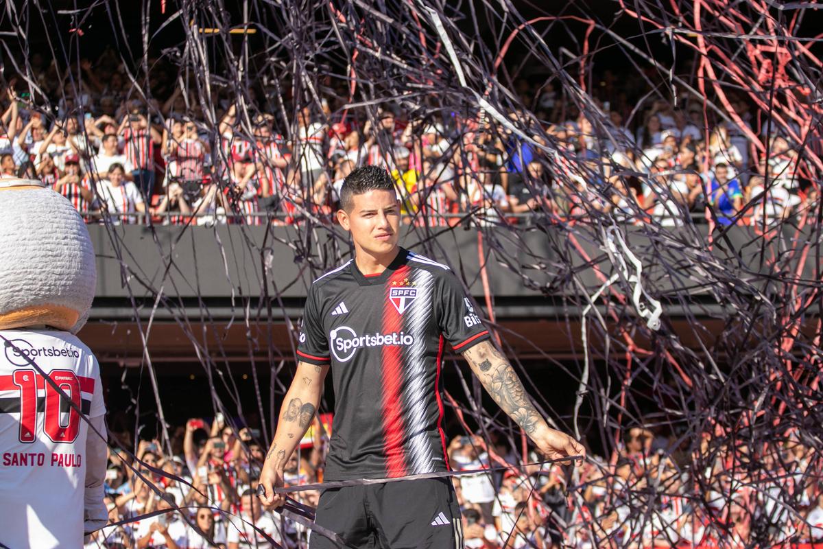 Comentários - Treinador do São Paulo confirma saída de James | Abola.pt