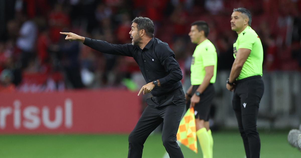 Artur Jorge só tem uma palavra depois de se sagrar campeão do Brasil ...