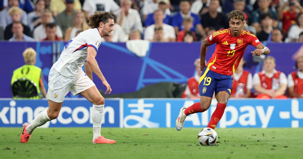 Yamal responde à provocação de Rabiot… dentro de campo | A Bola