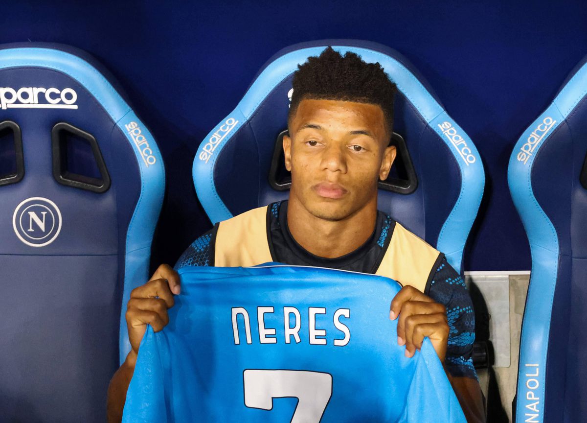 Comentários - Neres joga metade no Nápoles do que jogava no Benfica ...