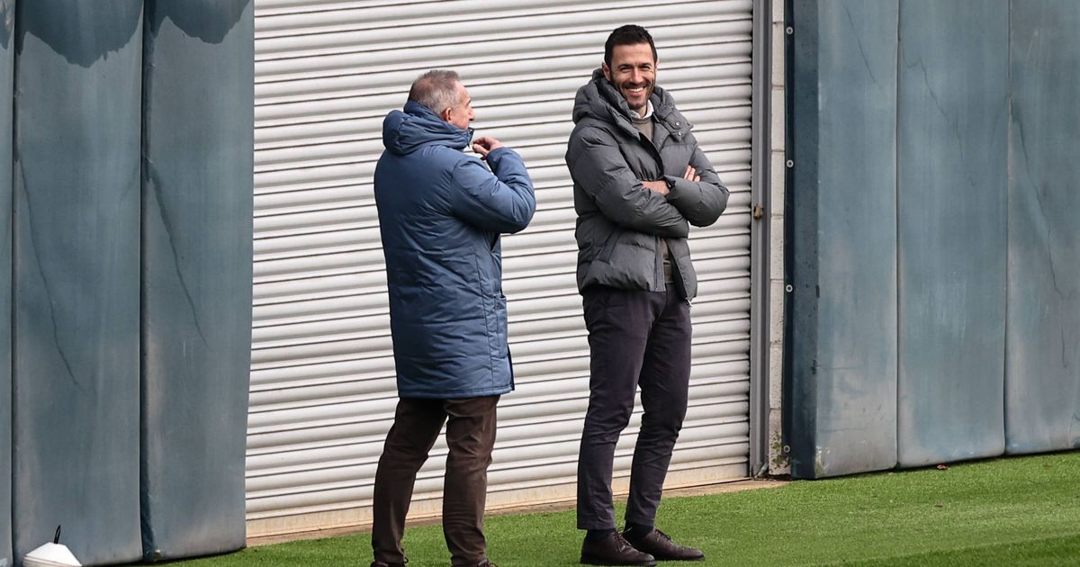 Oficial: Hugo Viana passa a estar sozinho no escritório no Manchester ...