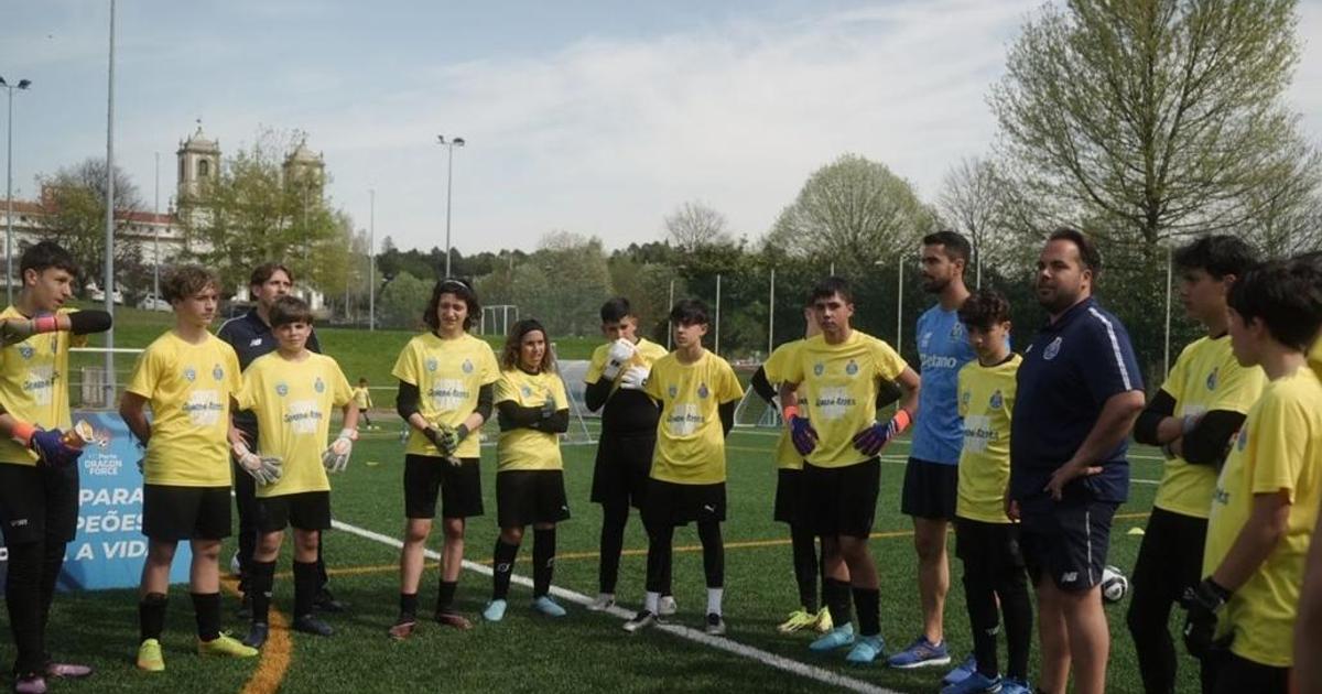 Diogo Costa, Gonçalo Ribeiro e Diogo Fernandes visitam escola do FC ...
