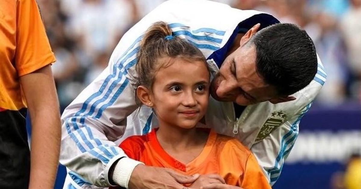 Di María entrou em campo com a filha mais nova | A Bola