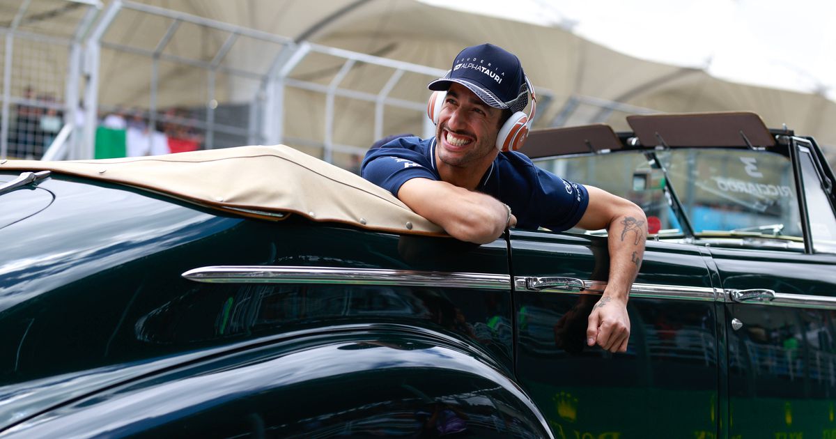 A espantosa apresentação da banda U2 como... pilotos de Fórmula 1 | A Bola