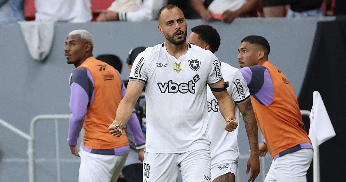 A estreia de Arthur Cabral a marcar pelo Botafogo (vídeo) | A Bola