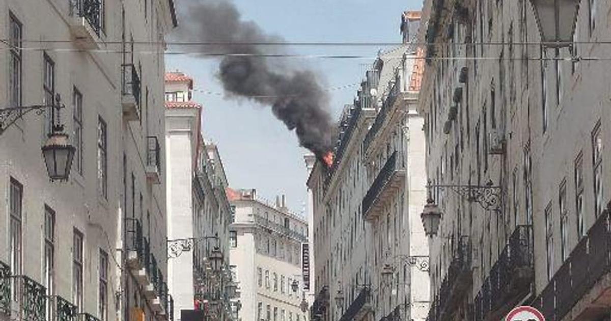 Incêndio junto aos Armazéns do Chiado em Lisboa | A Bola