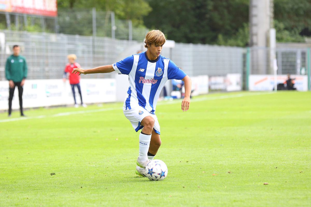 Comentários - Que classe! A finalização de Rodrigo Mora no Barcelona-FC ...
