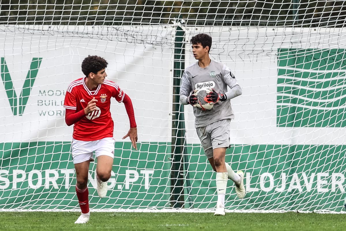Comentários - Guarda-redes dos juniores integrou treino | Abola.pt