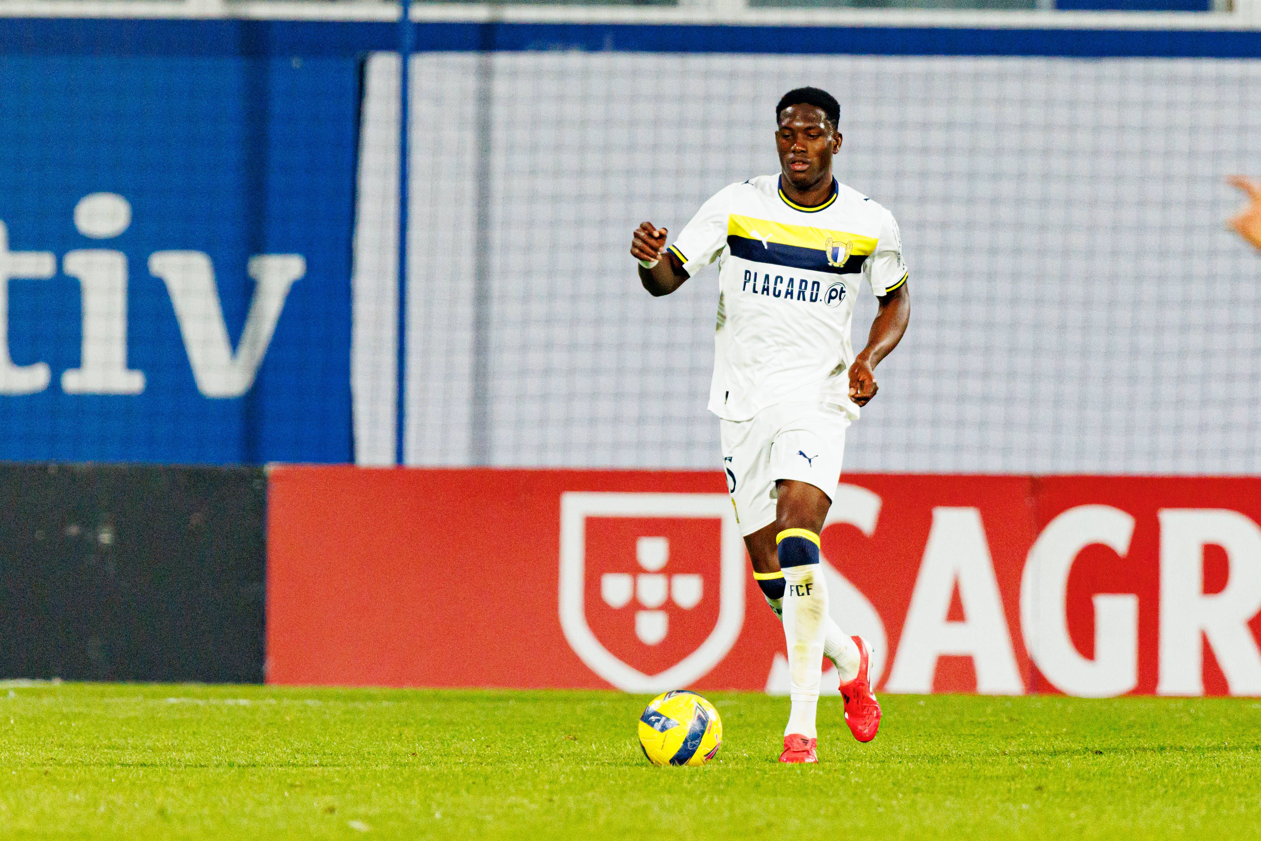 Famalicão: Ibrahima Ba na expectativa por... Justin de Haas