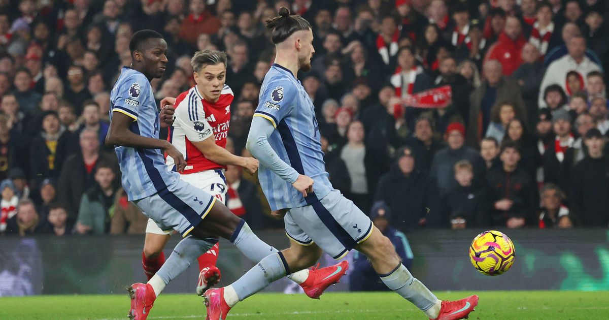 VÍDEO: Trossard «partiu» Porro ao meio e ex-Sporting teve de ser ...