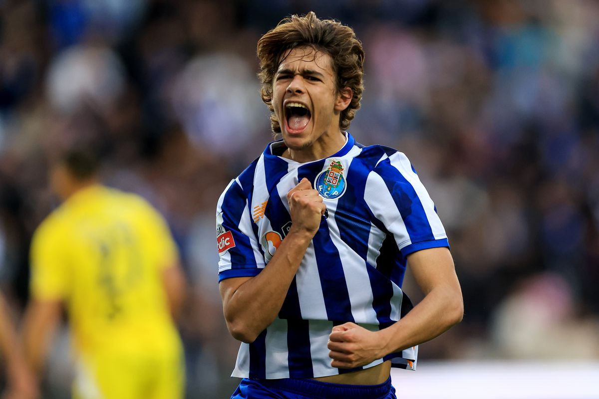 Comentários - FC Porto-Aves SAD, 2-0 Rodrigo (na)Mora com bola e volta ...