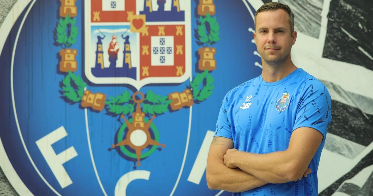 Sebastian Abrahamsson mantém-se no FC Porto | A Bola