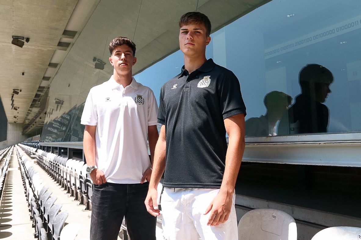 Comentários - Boavista: Alexandre Marques e Tomás Silva assinam contrato profissional | Abola.pt