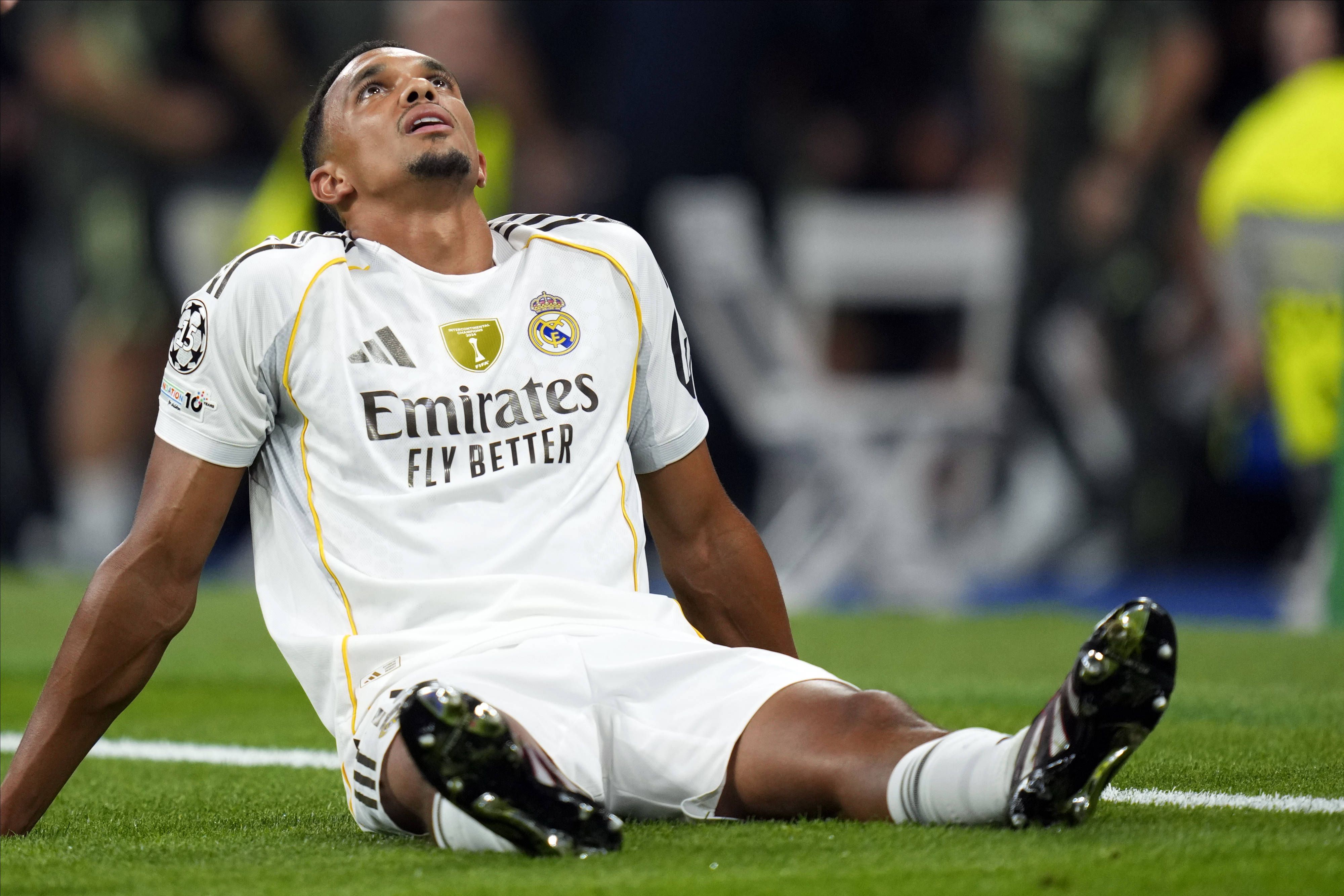 Real Madrid: Arnold com lesão muscular, paragem deve rondar os dois meses