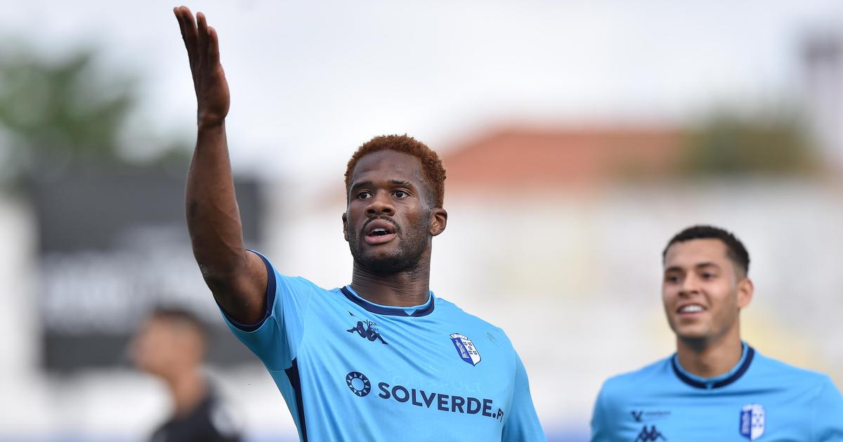 Oficial: Samuel Essende rende transferência recorde ao Vizela | A Bola