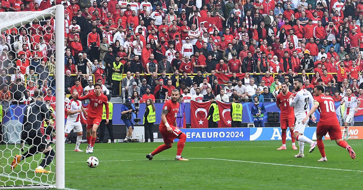 VÍDEO: guarda-redes turco mal batido no empate da Geórgia | A Bola