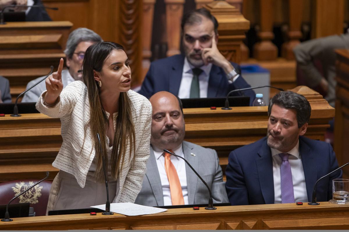 Comentários - Rita Matias, deputada do Chega, 'atira-se' a Mbappé ...