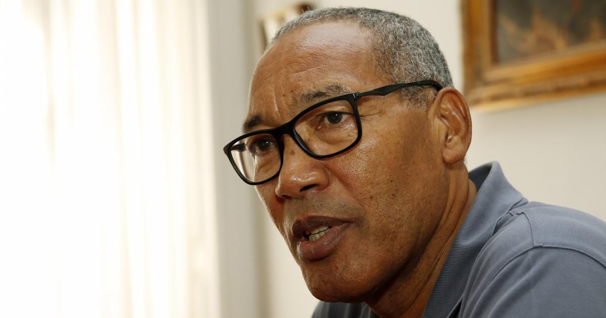 Brian Deane define Shéu Han numa palavra: «Lenda» | A Bola