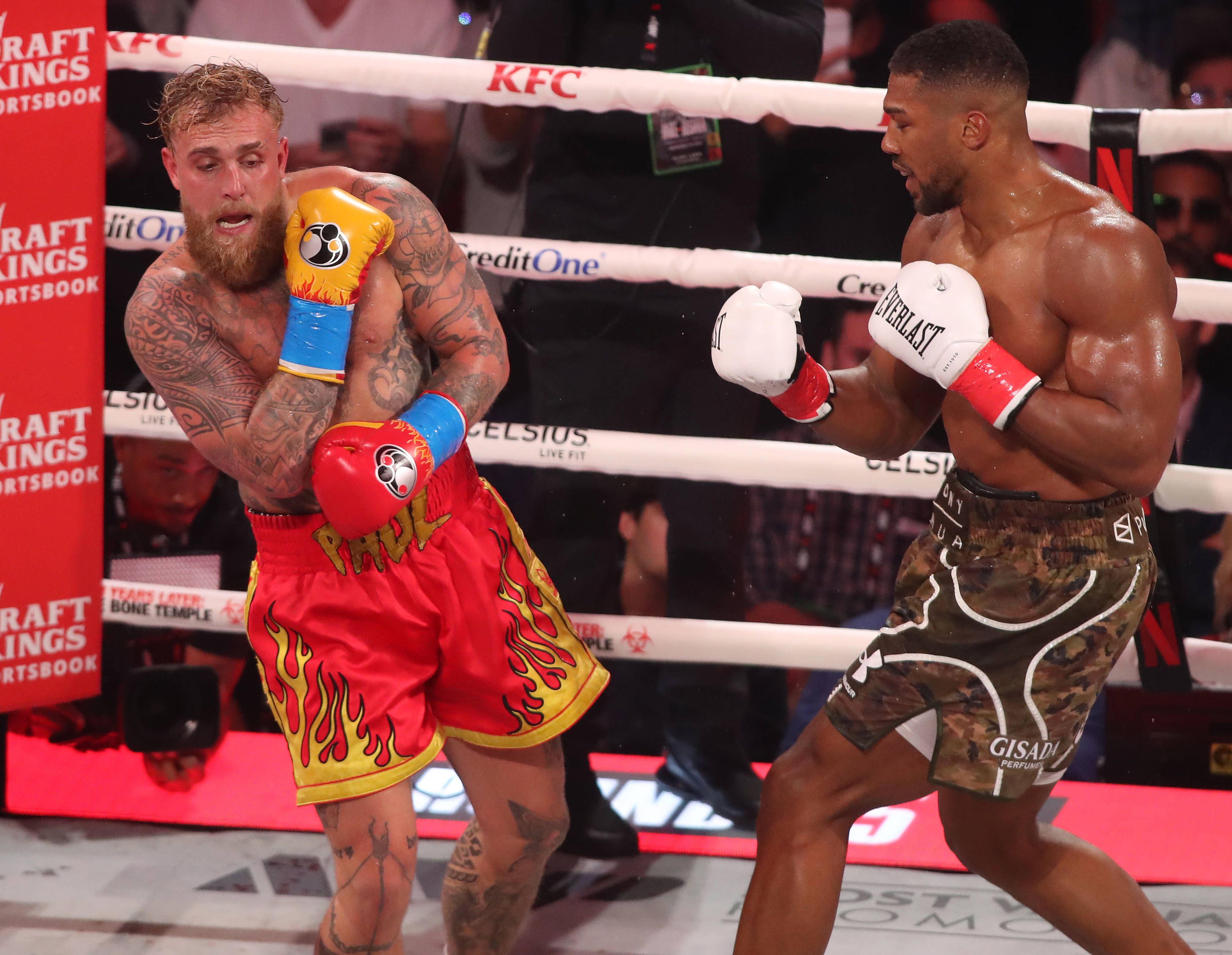 Anthony Joshua parte o maxilar de Jake Paul em combate de €157M