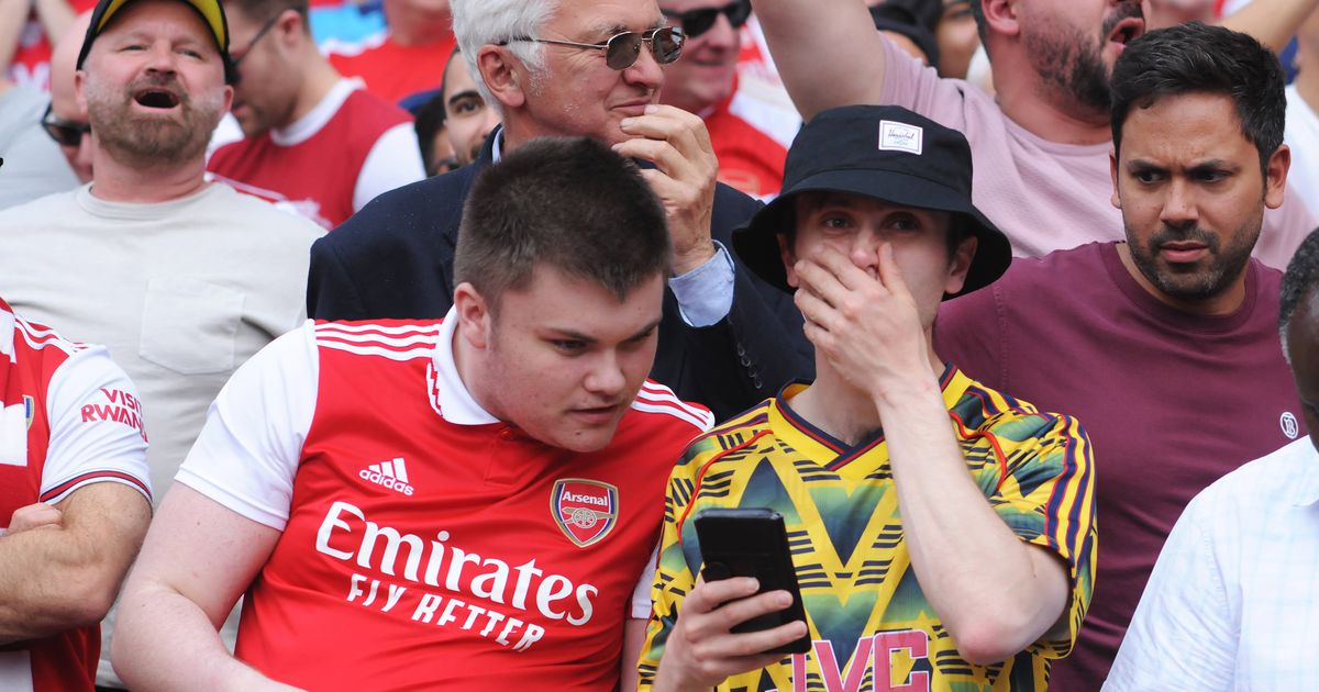 O outro lado: reveladas imagens do ensaio do Arsenal... campeão | A Bola