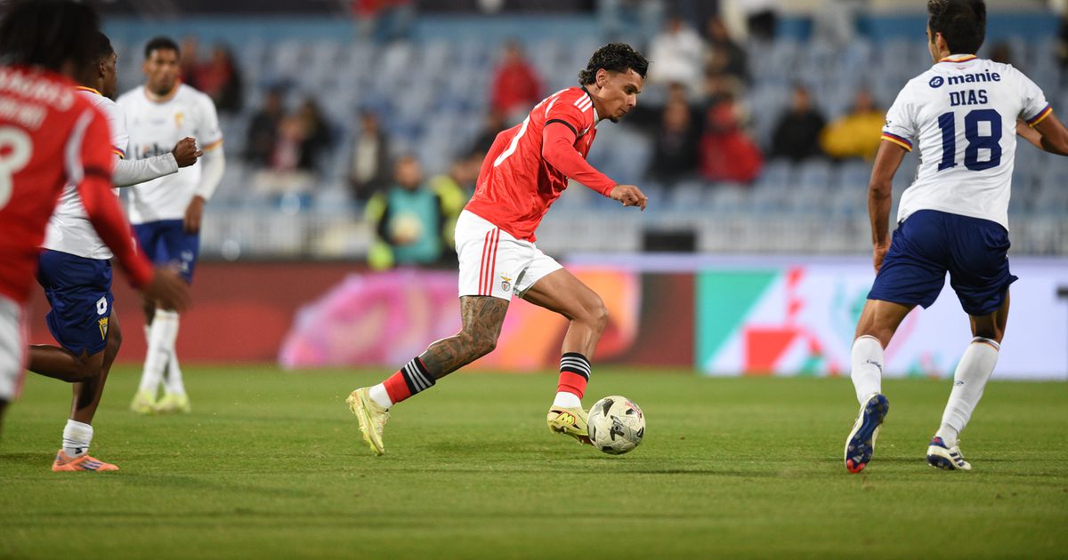 Richard Ríos debloqueia jogo difícil para o Benfica (vídeo) | A Bola