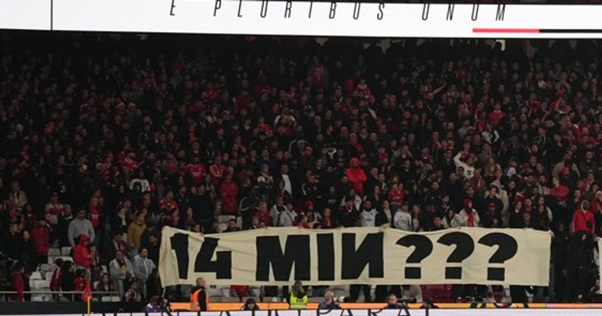 Ainda o Santa Clara-Sporting: claque do Benfica protesta com tarja | A Bola