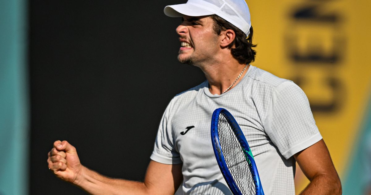 Jaime Faria vence e segue em Wimbledon | A Bola