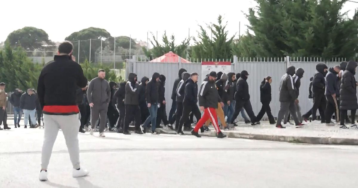 Benfica: adeptos deixam Seixal | A Bola