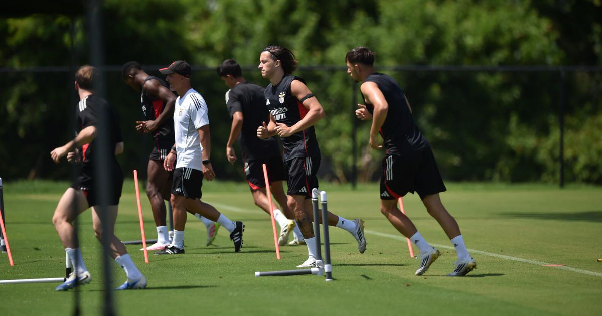 Dupla acelera para o Chelsea... e uma saída pela porta grande | A Bola