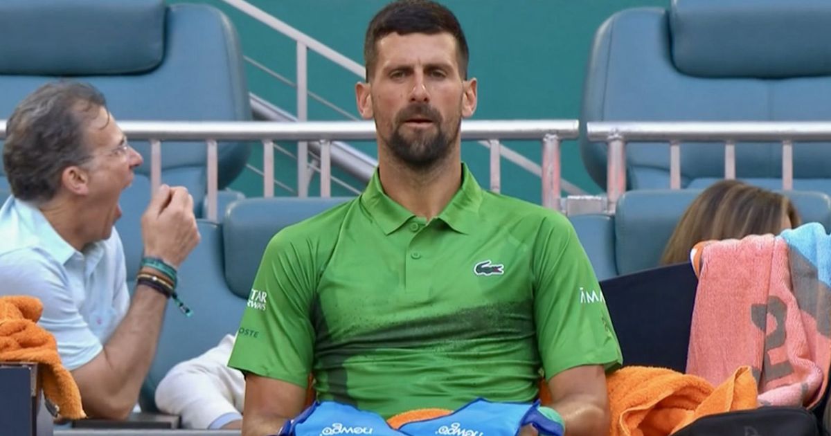 As luvas invulgares de Djokovic em pleno court: para que servem? | A Bola
