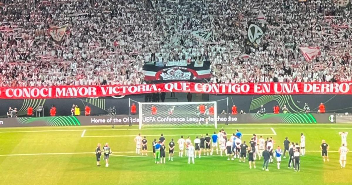 A mensagem que os adeptos do Rayo Vallecano exibiram logo após derrota ...