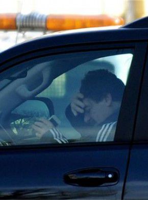 Камен Донев се вайка в новия джип (снимки)