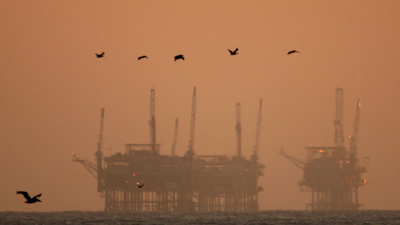 Петролът на ОПЕК доближи 85 долара за барел Новини бг