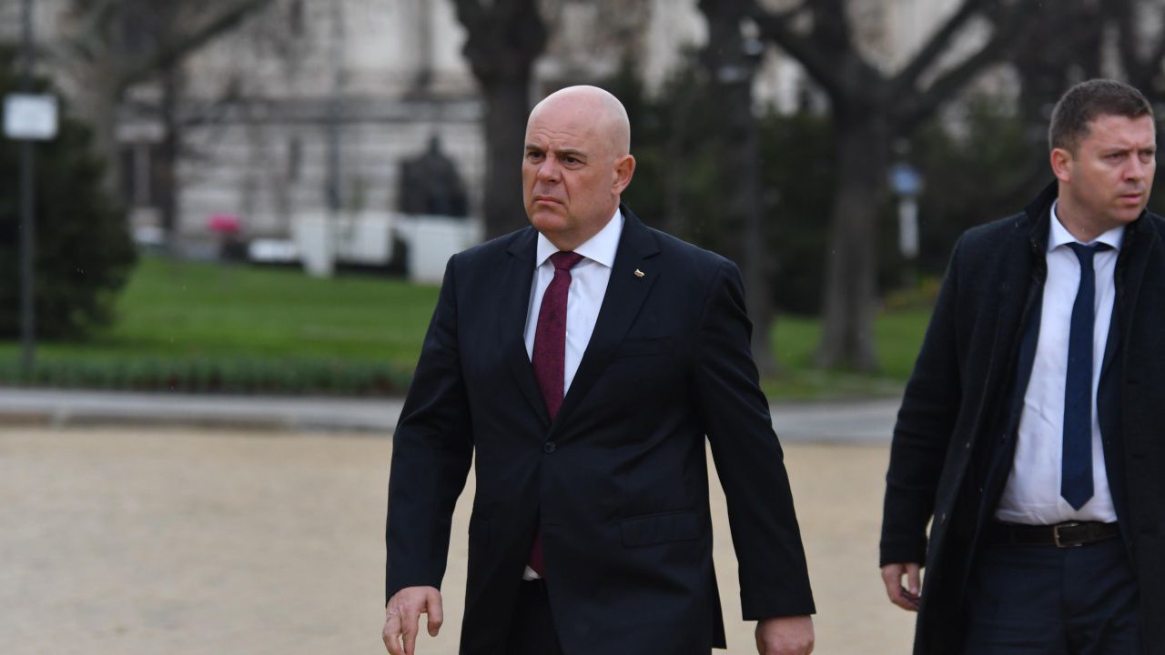 Гешев Освен министър Зарков и Милков трябва да чете повече Новини бг