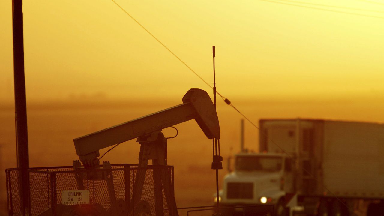 Цената на петрола на ОПЕК остава почти без промяна над 76 долара за барел Новини бг